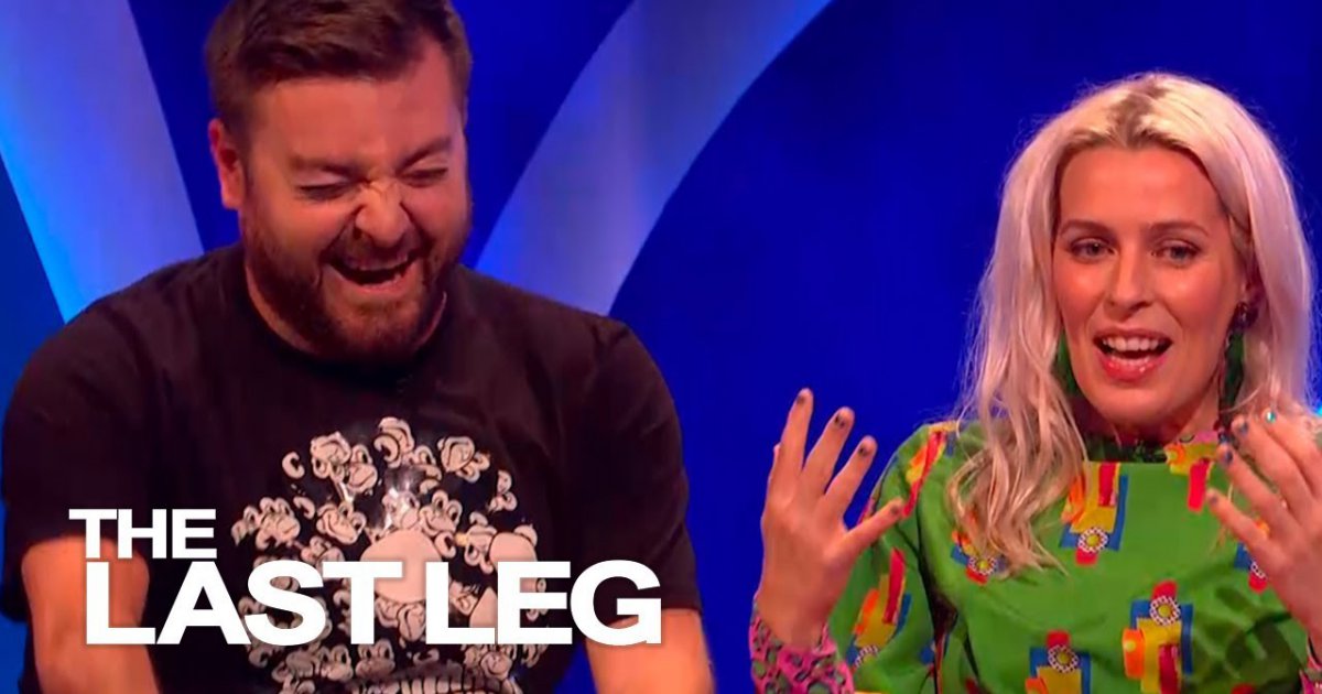 Comedian Makes a Joke About Small Hands Without Noticing a Man's ...