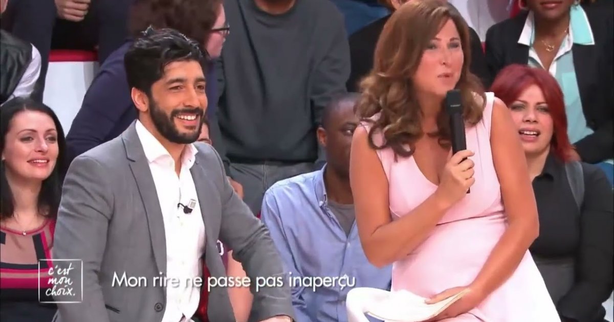 Studiogäste mit ungewöhnlichen Lachen bekommen einen Lachanfall ...