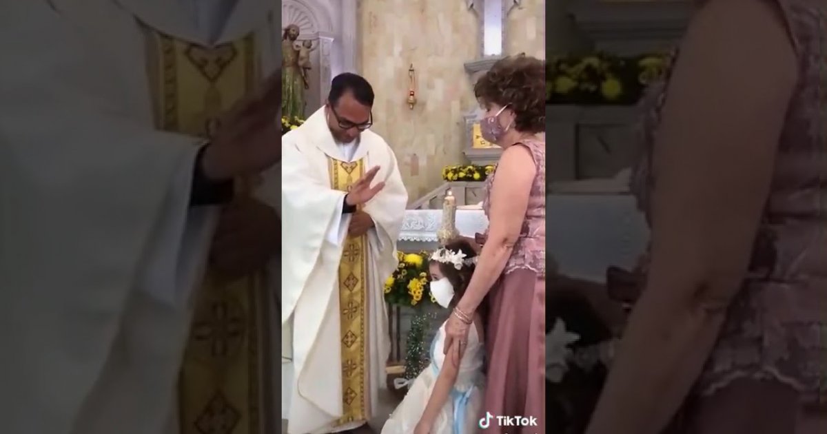 Little Girl High Faves Priest | Webfail - Fail Pictures and Fail Videos
