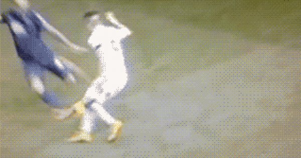 Und der Oscar für die übertriebenste Schwalbe aller Zeiten geht an ...