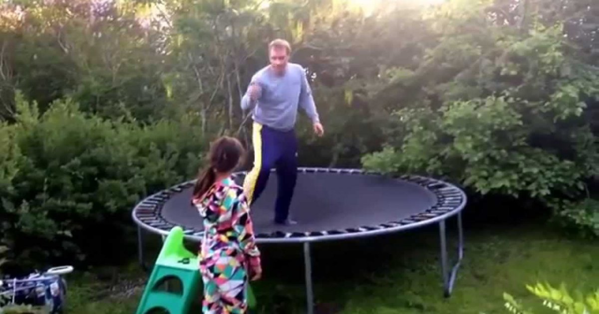 Man Shows How Not To Use The Trampoline | Webfail - Fail Pictures and ...