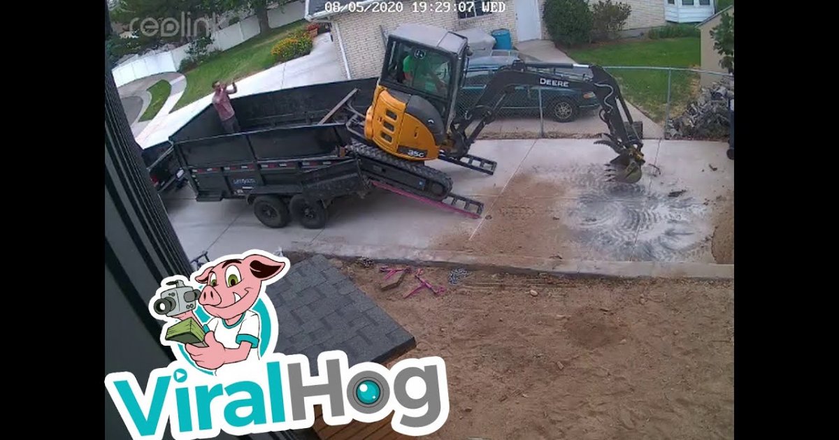 Loading An Excavator Goes Wrong | Webfail - Fail Pictures and Fail Videos
