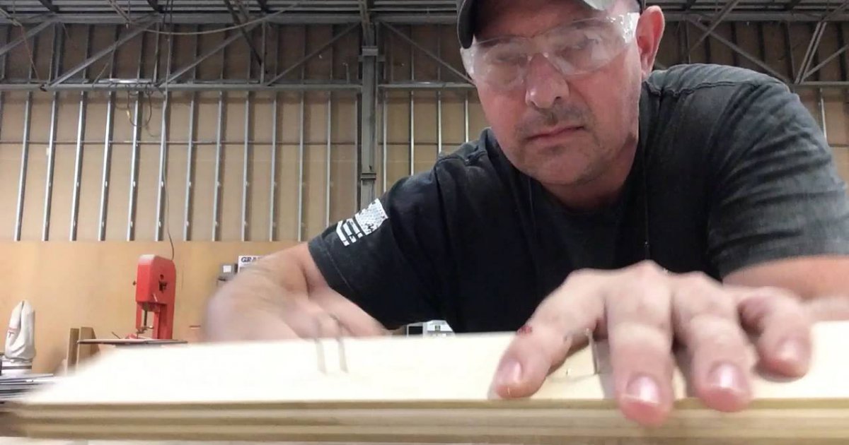 Carpenter pranks Trainee and it's hilarious | Webfail - Fail Pictures ...