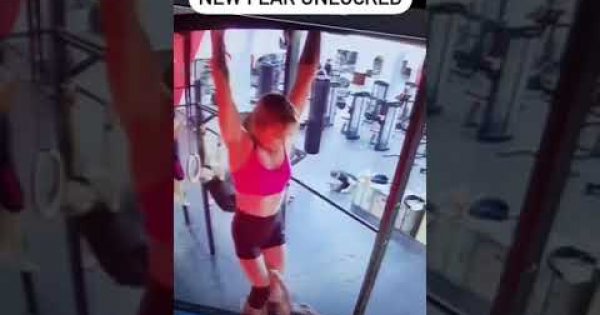 Woman Unhooks Rope In The Gym While Climbing | Webfail - Fail Pictures ...