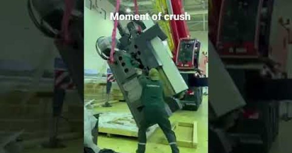 Loading A Machine Goes Wrong | Webfail - Fail Pictures and Fail Videos